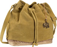 Die Beuteltasche bietet der Frau ganz viel Platz für unterwegs - BeautyMay